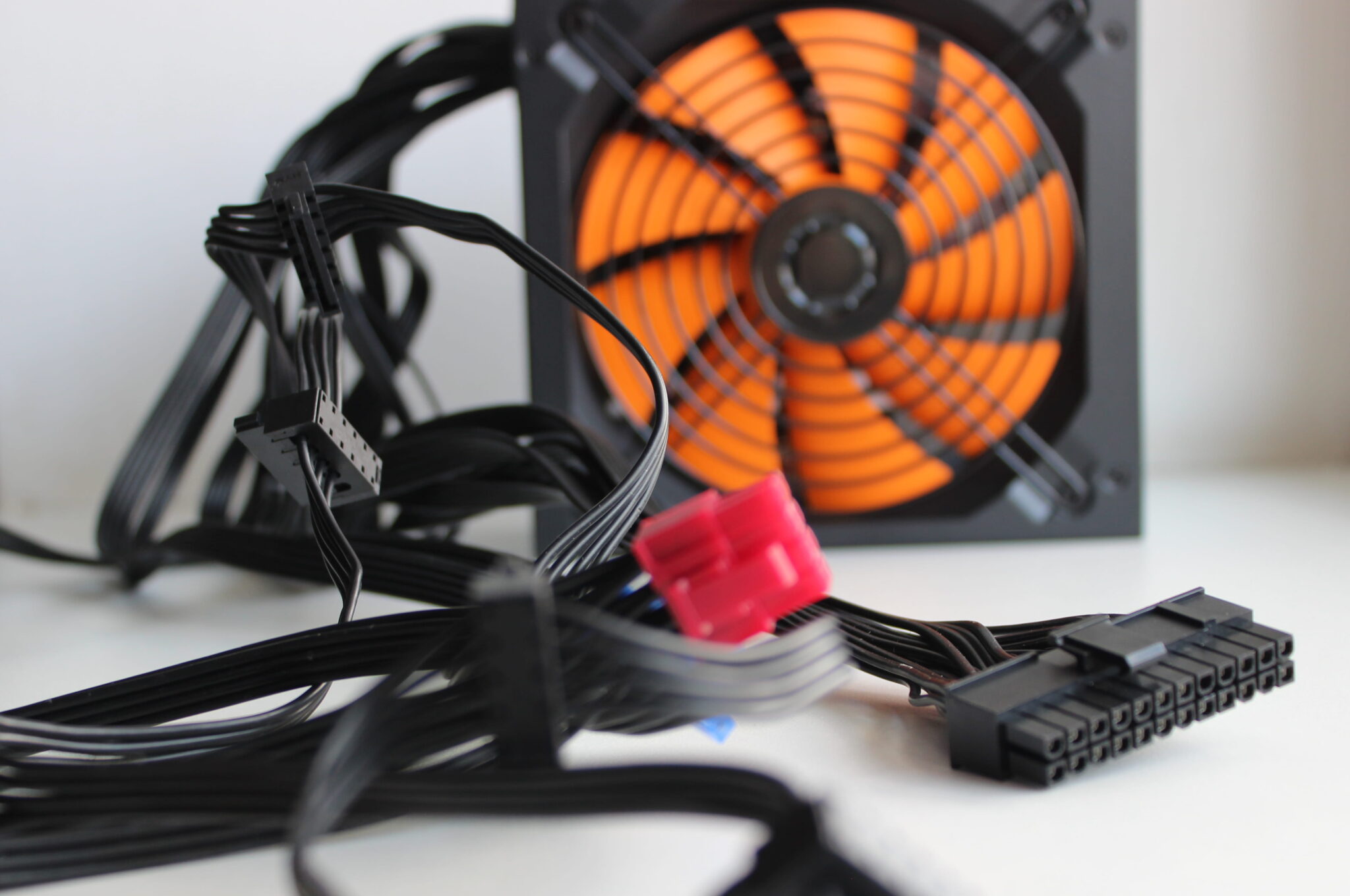 Fonte de alimentação para PC: um guia descomplicado para você não errar ...